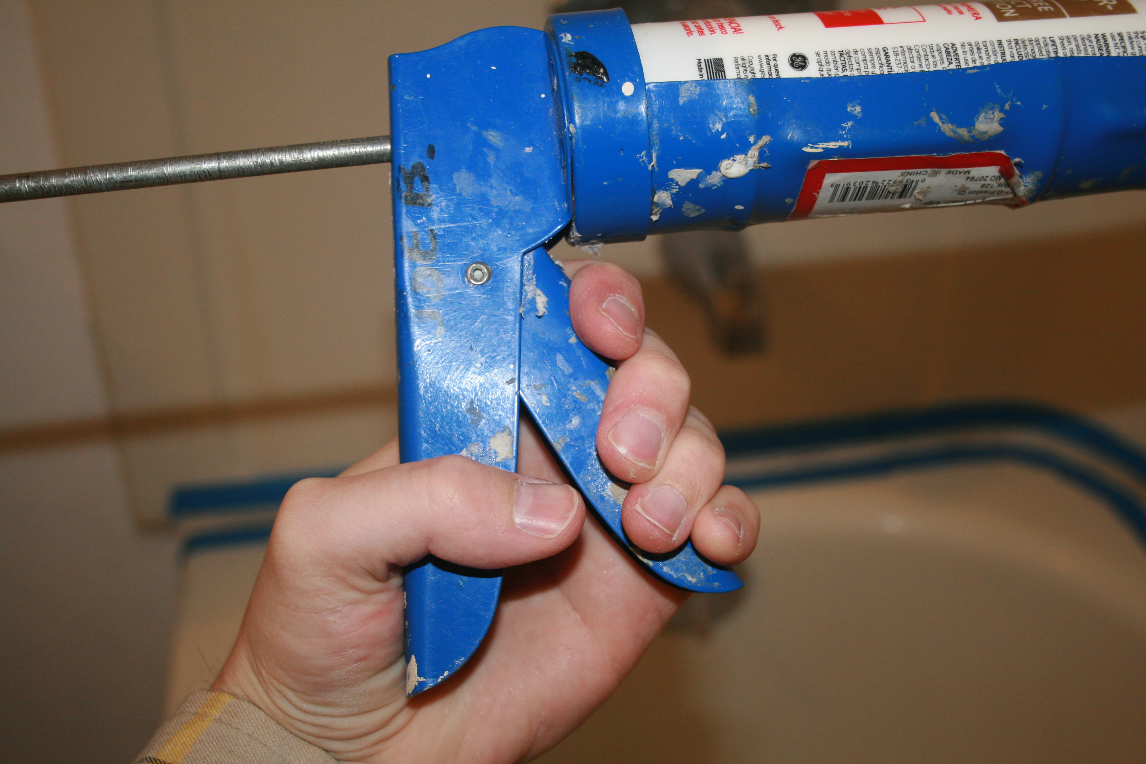A Beginner’s Guide to Caulking a Bathtub - Dengarden