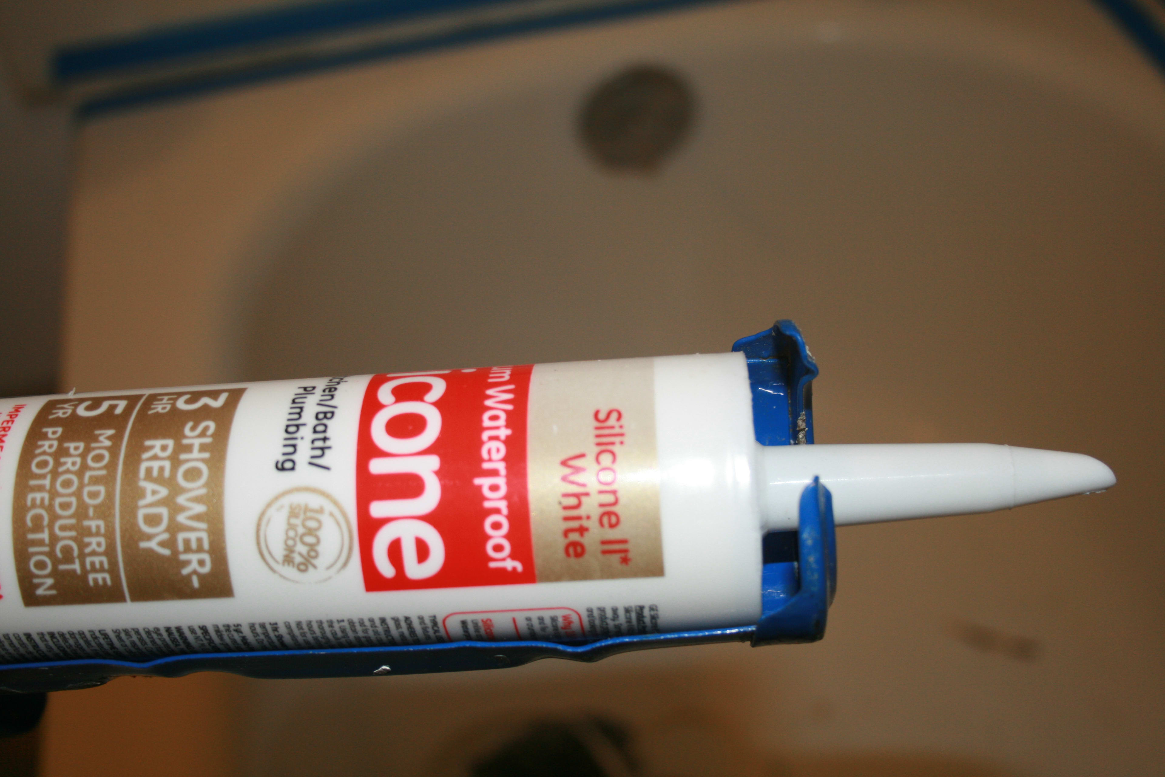 A Beginner’s Guide to Caulking a Bathtub - Dengarden