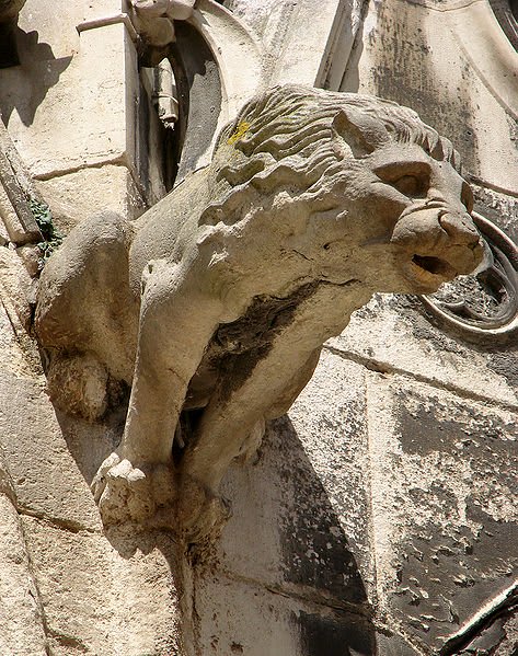 what do gargoyle statues represent