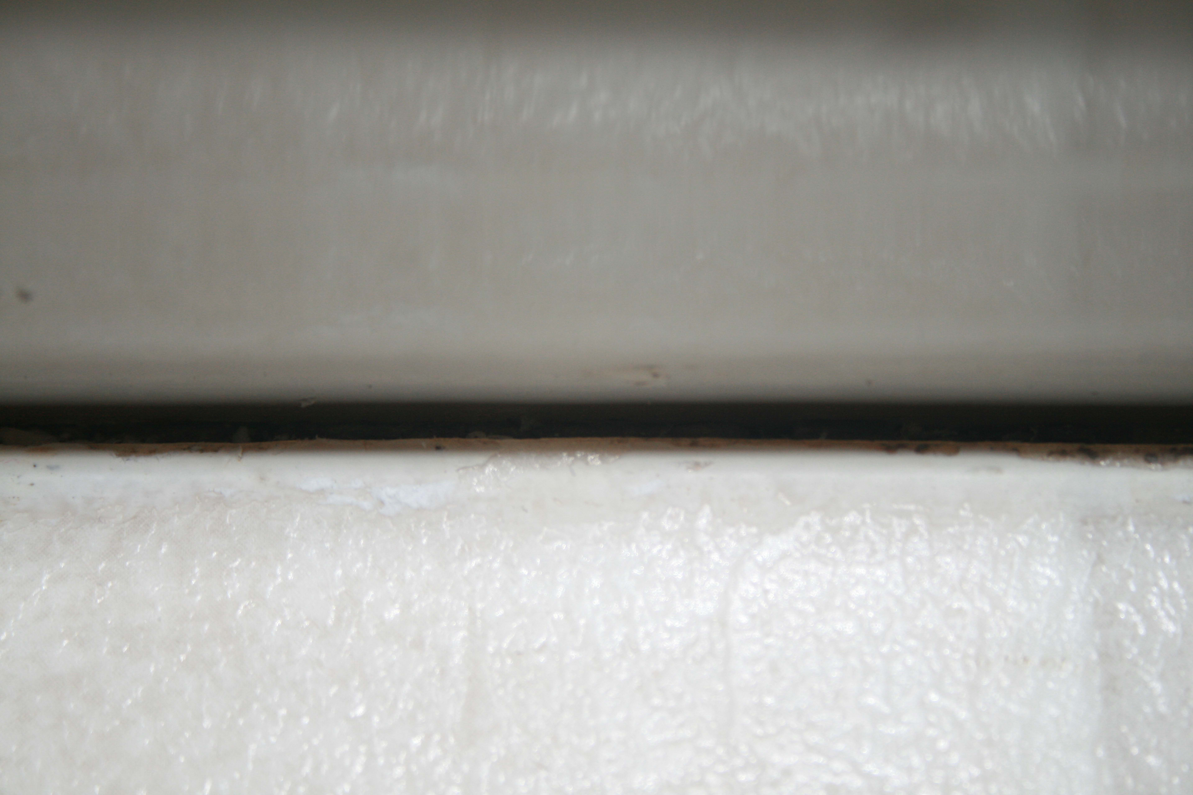 How to Remove Caulk the Neat Way (With Photos) - Dengarden