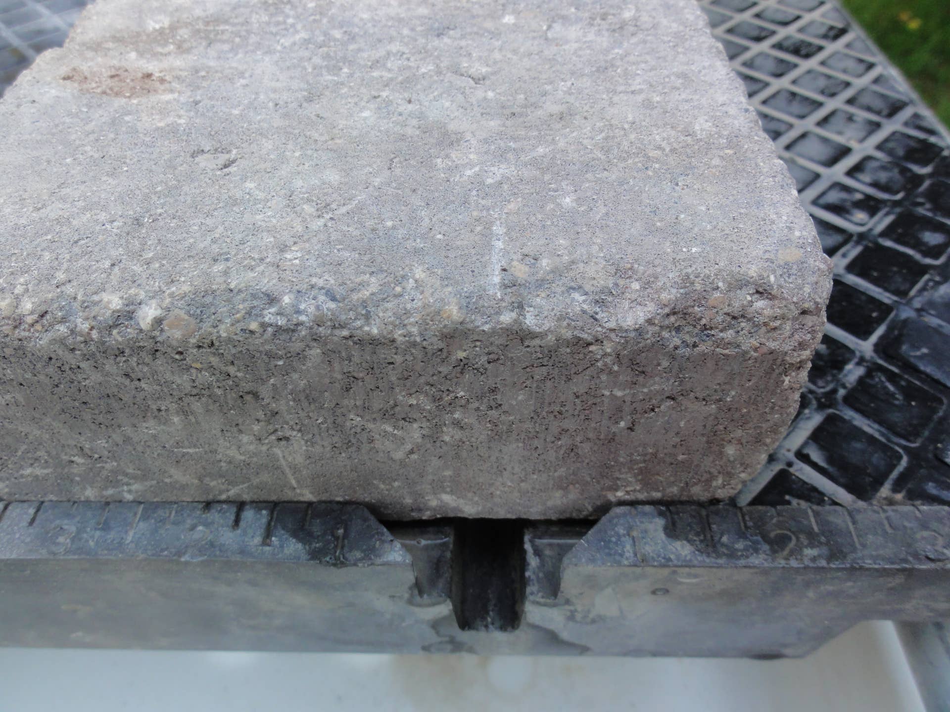 How to Build a Patio With Paving Stones - Dengarden