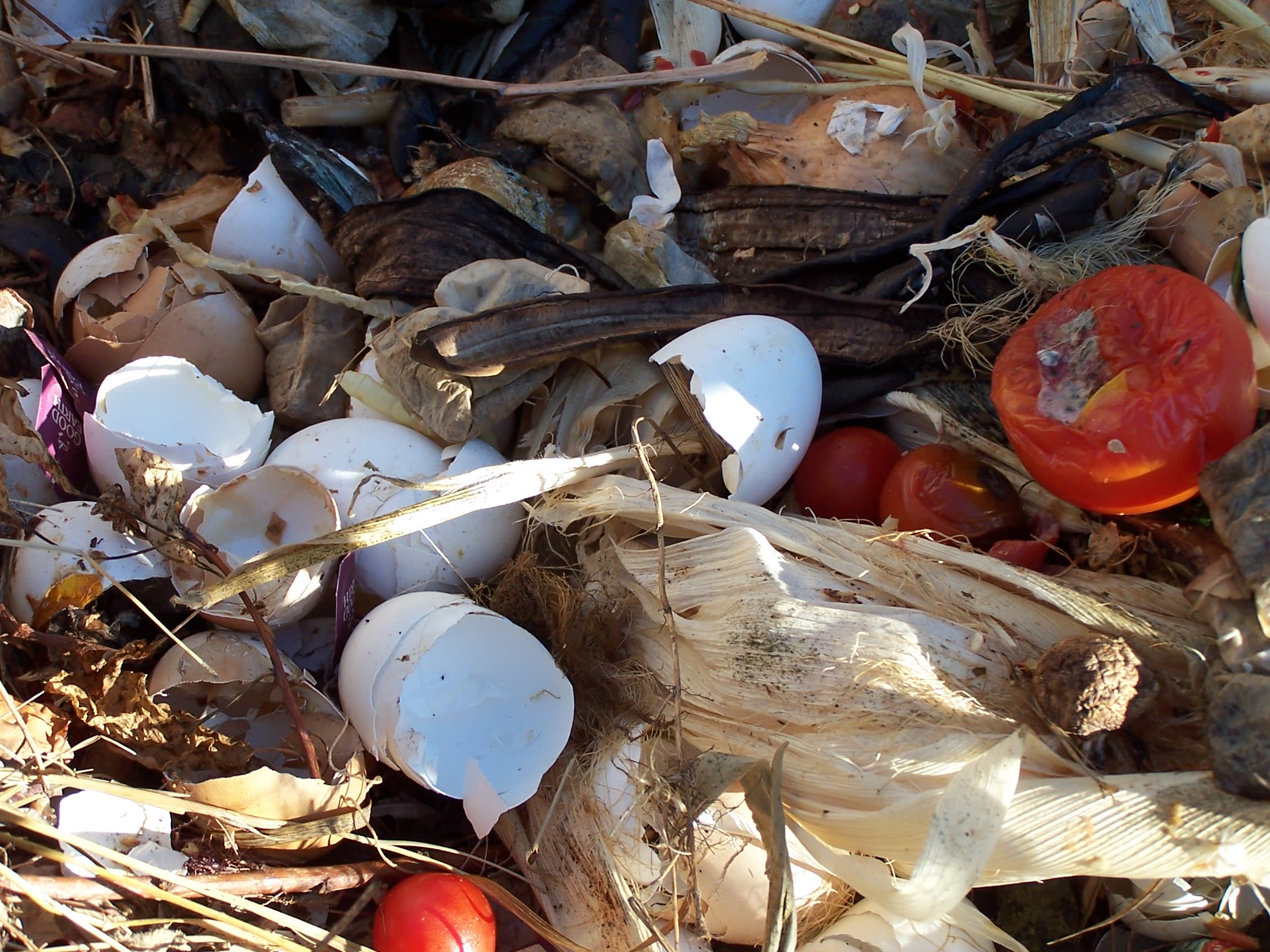 How to Make a Compost Bin From a Plastic Storage Container - Dengarden