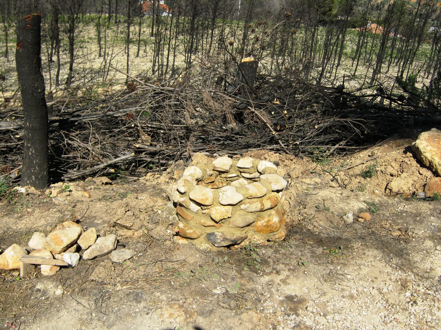 How to Build Rustic Stone Planters for Your Garden - Dengarden