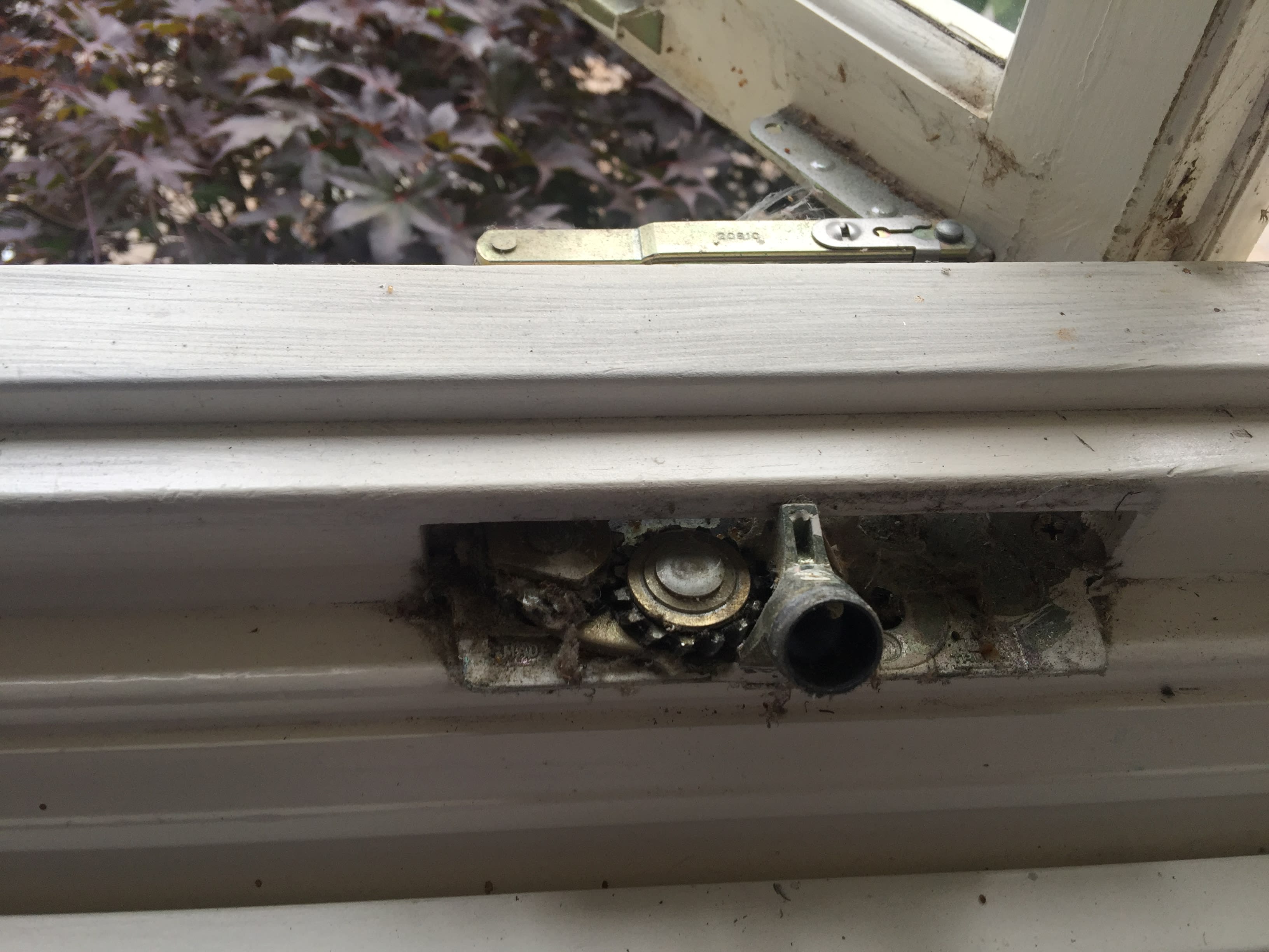 How to Replace a Broken Window Crank - Dengarden