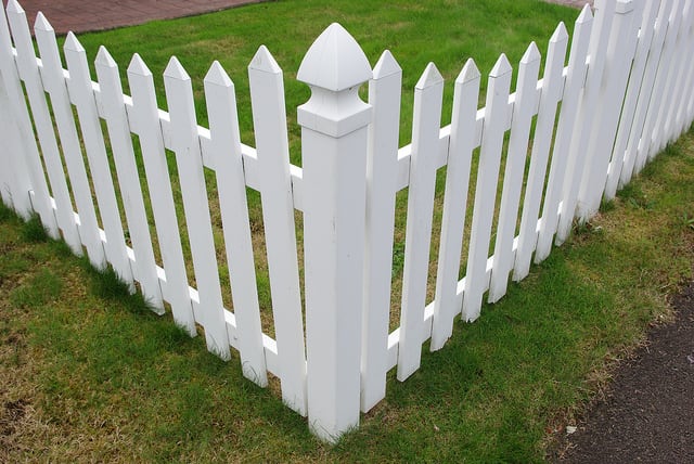 How to Decide What Type of Fence to Install on Your Property - Dengarden