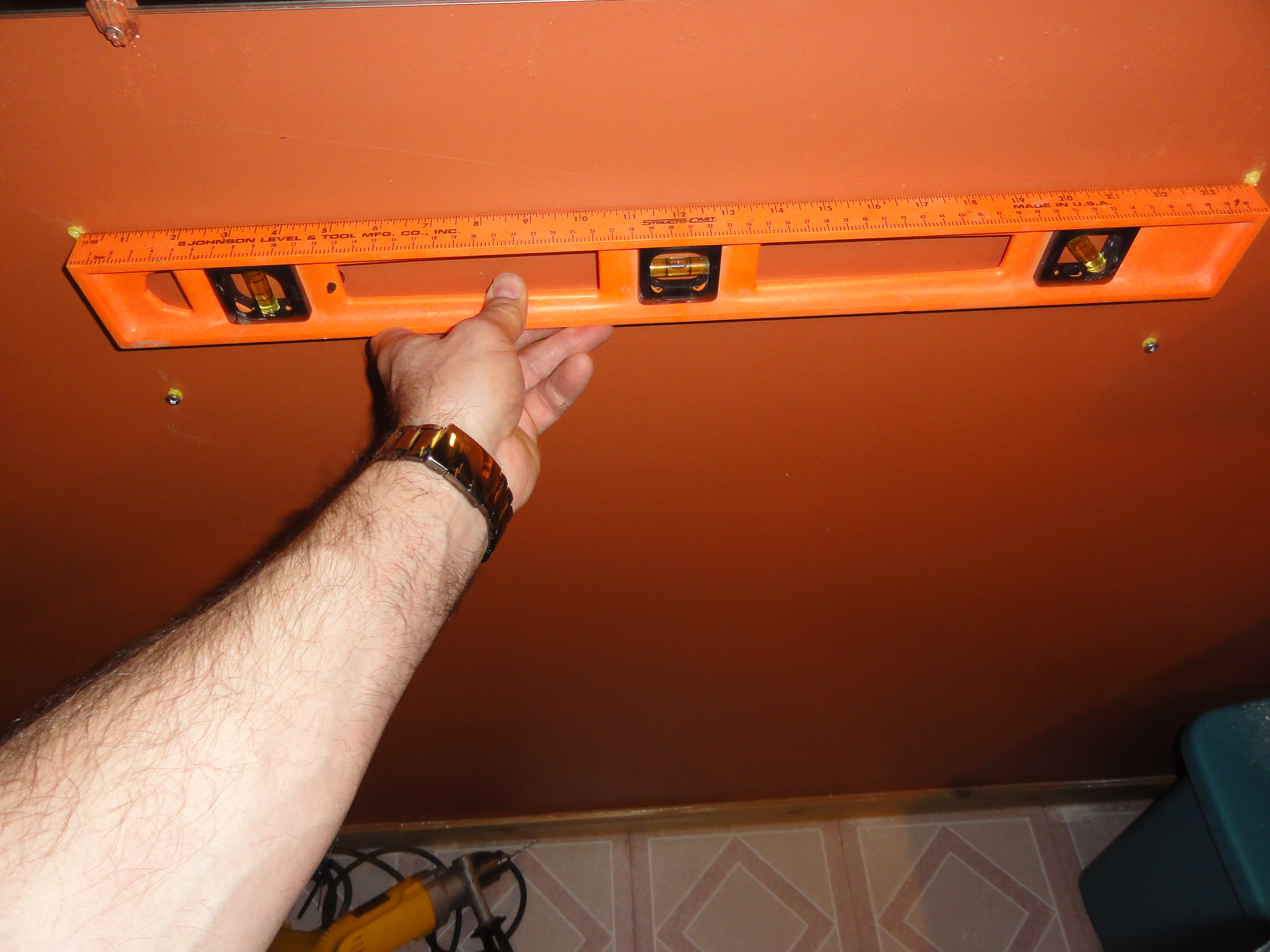 How to Measure and Install a Wooden Shelf With Brackets - Dengarden