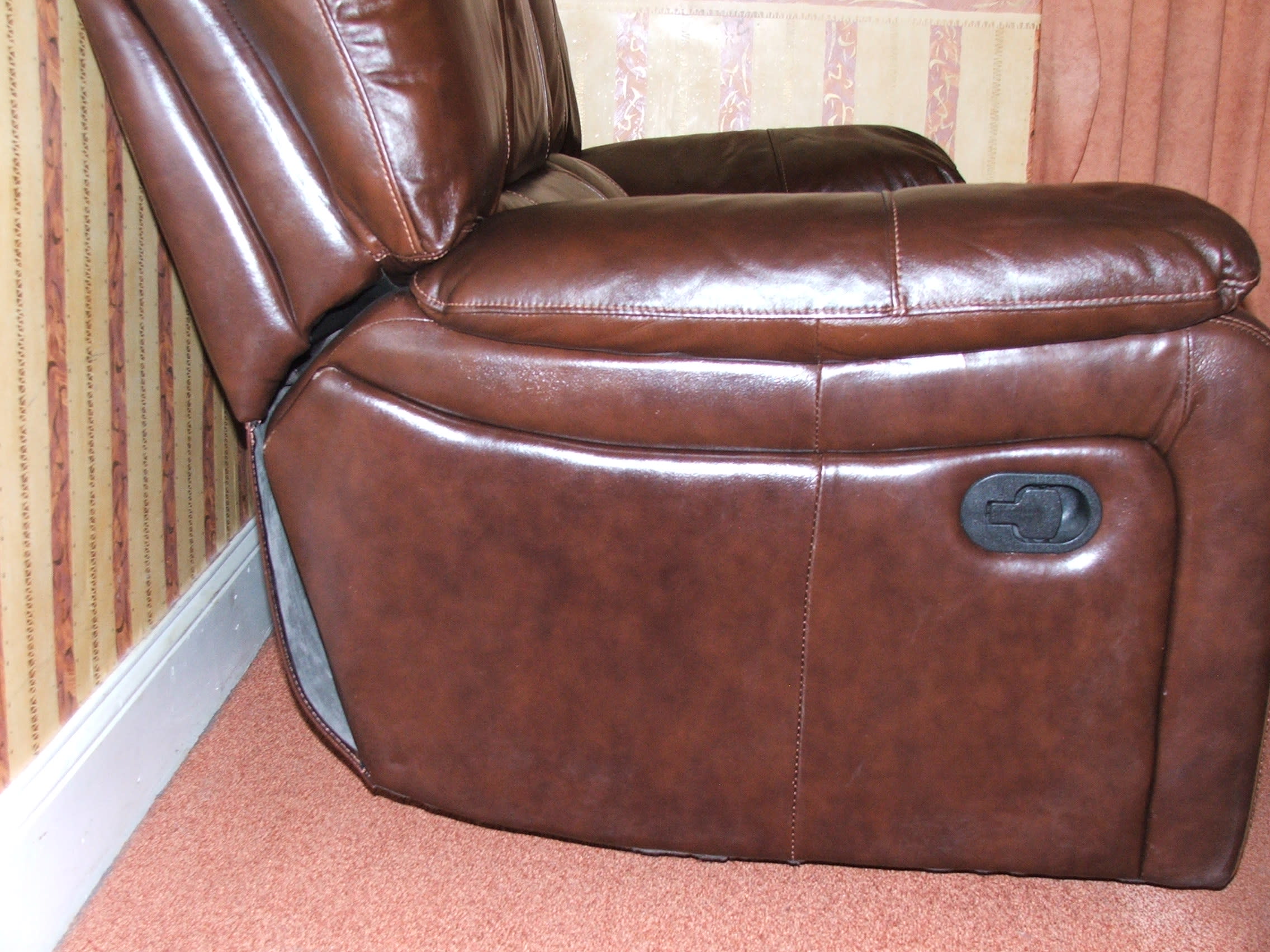 What to Consider When Buying a Recliner Sofa - Dengarden