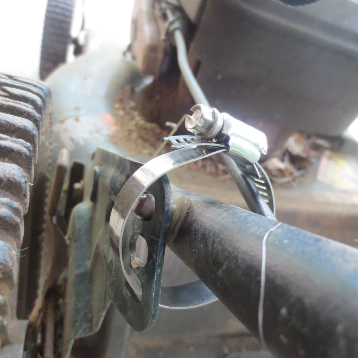 How to Fix a Lawn Mower Handle Yourself - Dengarden