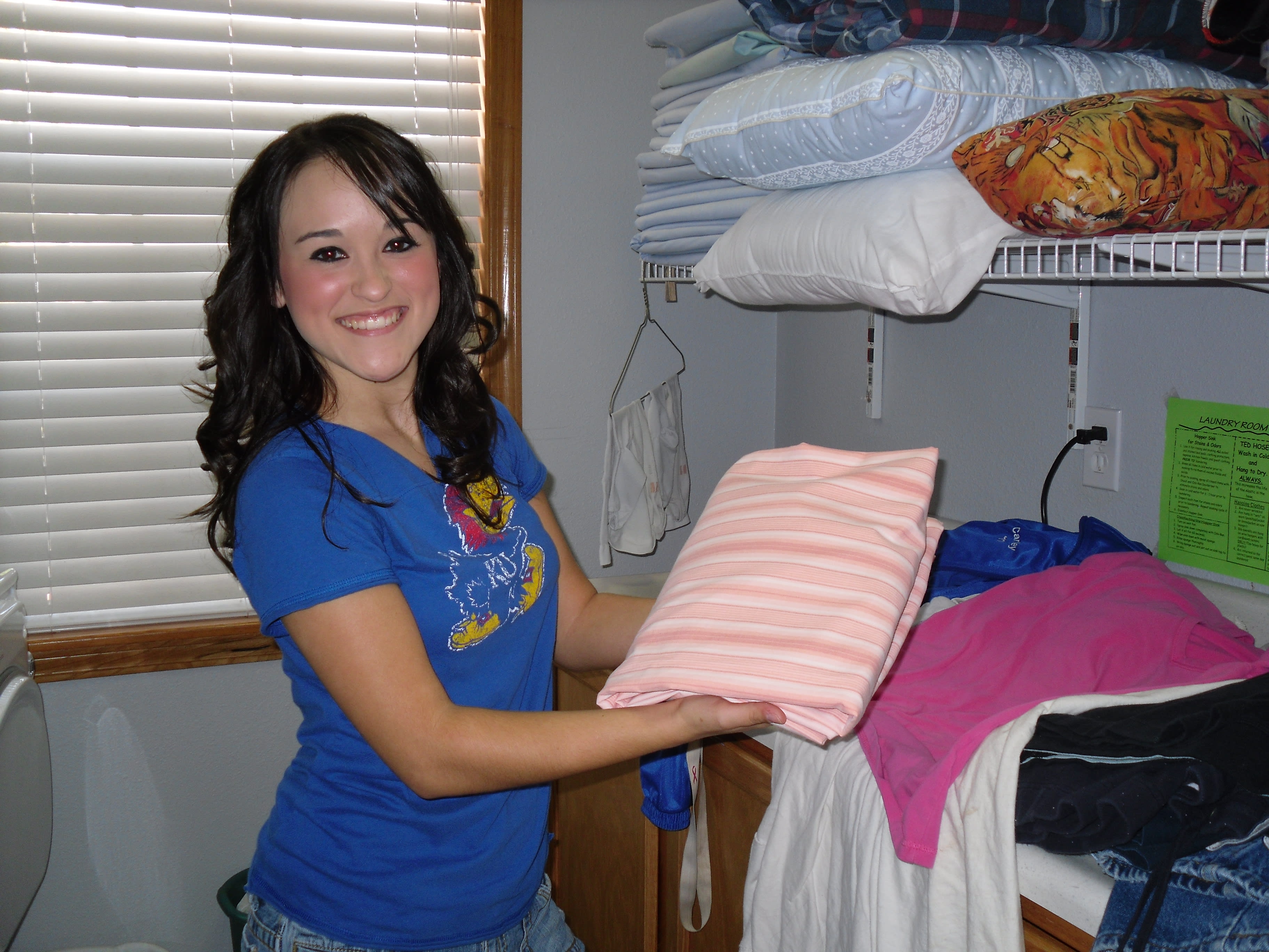 How to Fold a Fitted Sheet Perfectly Every Time! - Dengarden