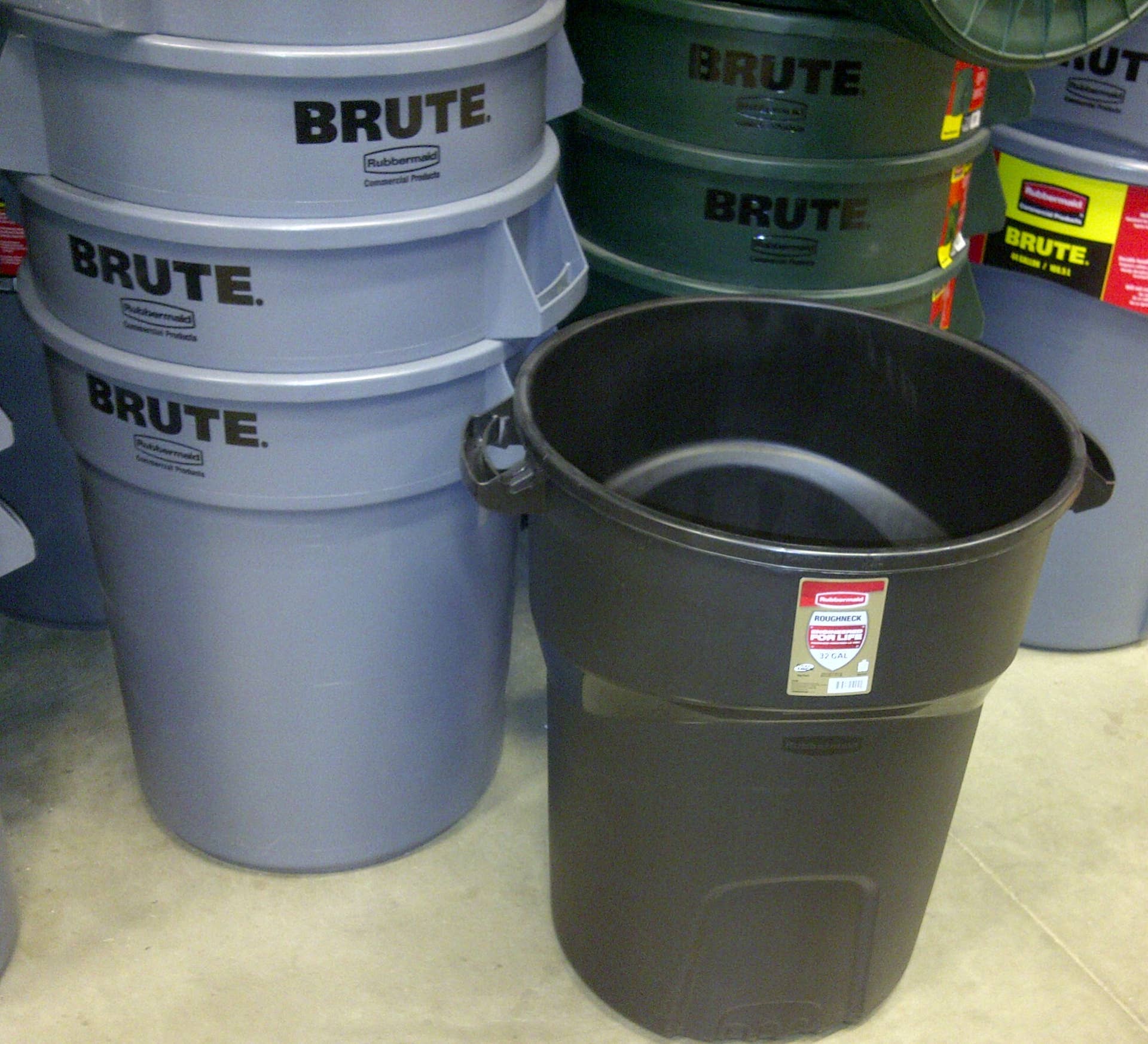 Best Outdoor Garbage Cans Suncast Trash Hideaway Outdoor Patio 33