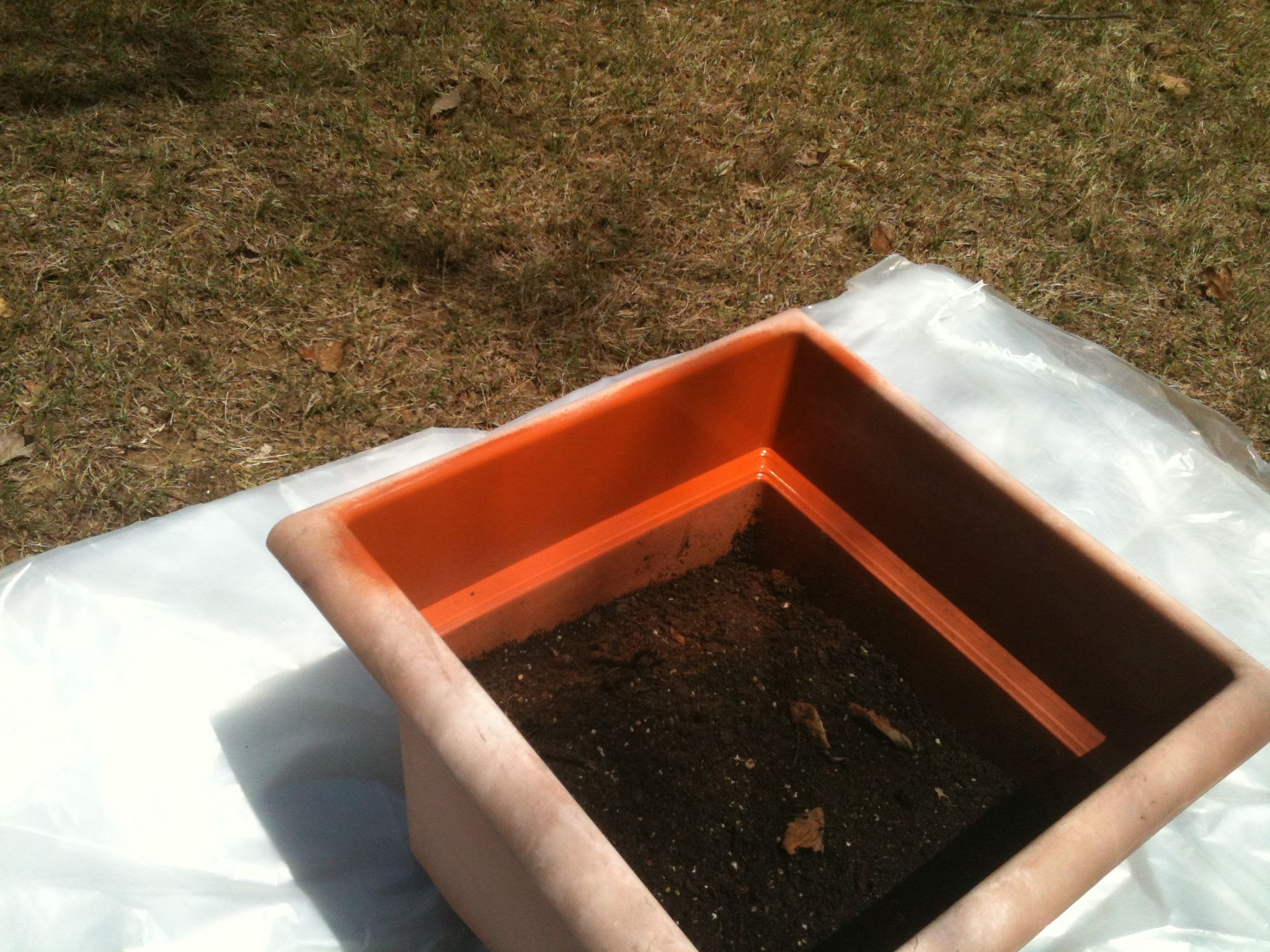 How to Spray Paint Old Plastic Pots - Dengarden