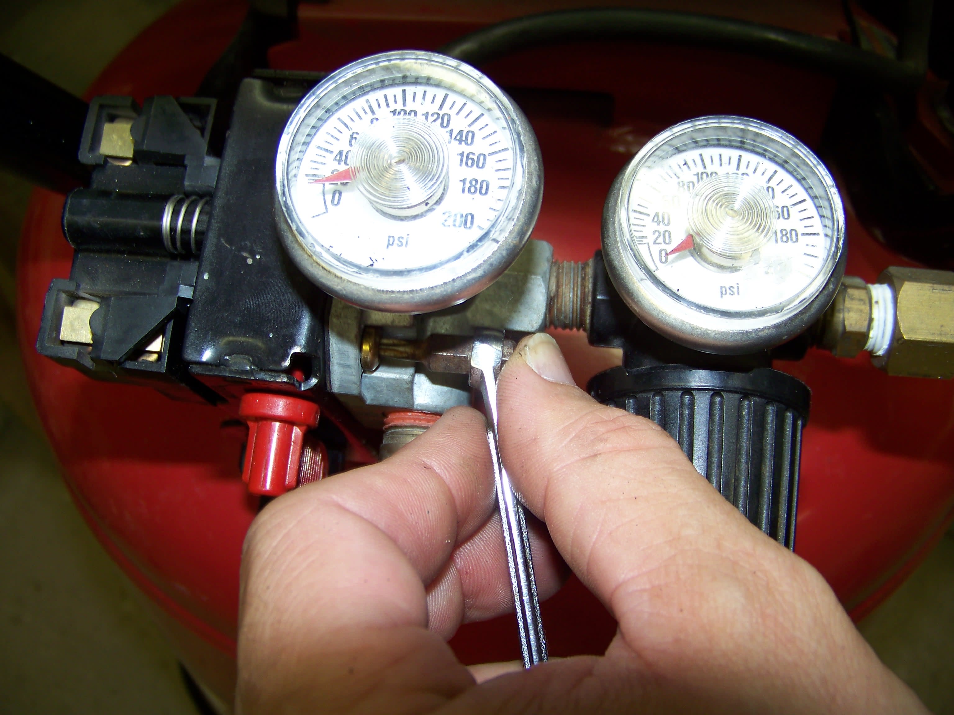 How to Repair a Craftsman Air Compressor - Dengarden