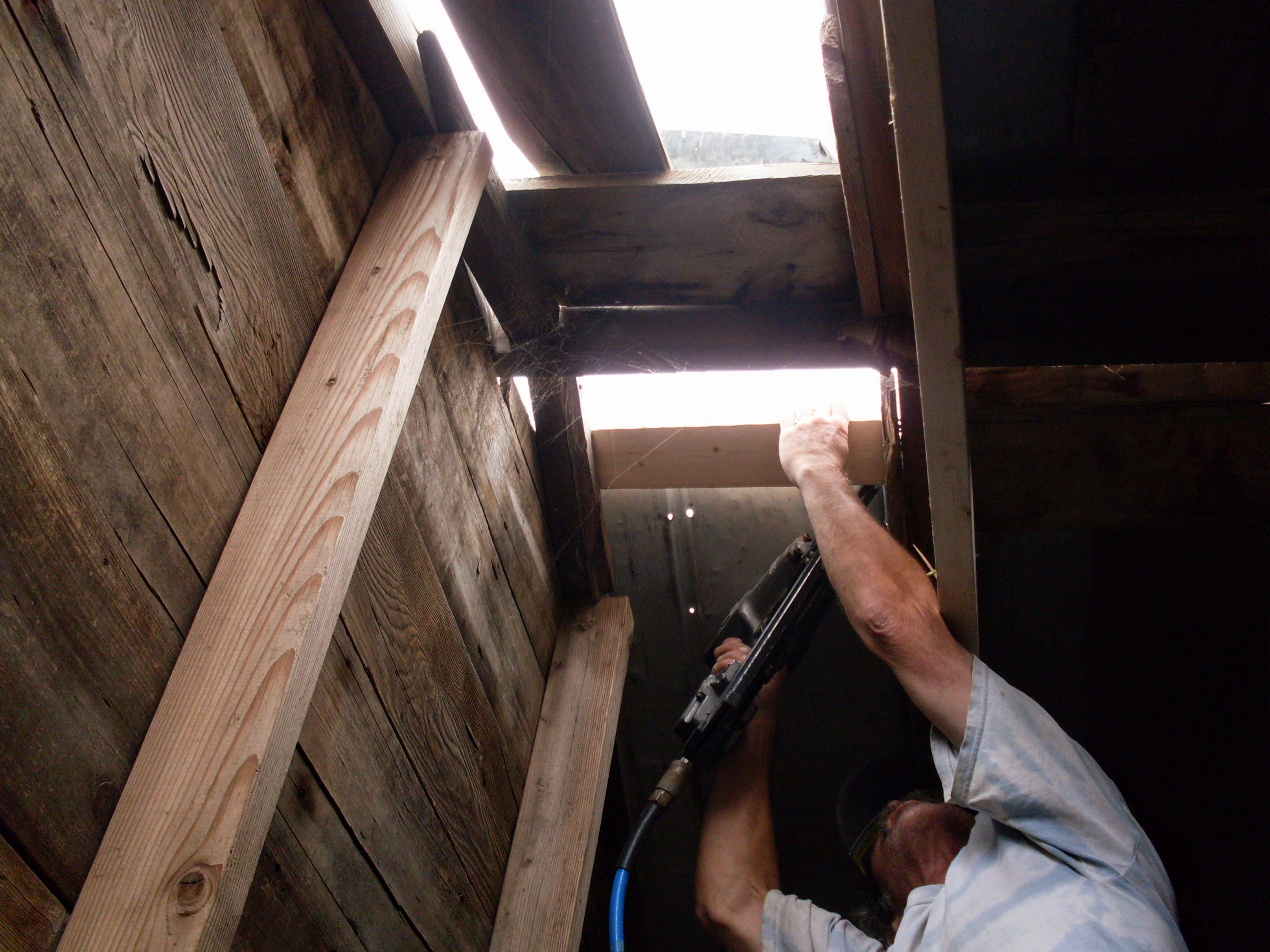 How to Fix a Sagging Barn Roof: Illustrated Guide - Dengarden