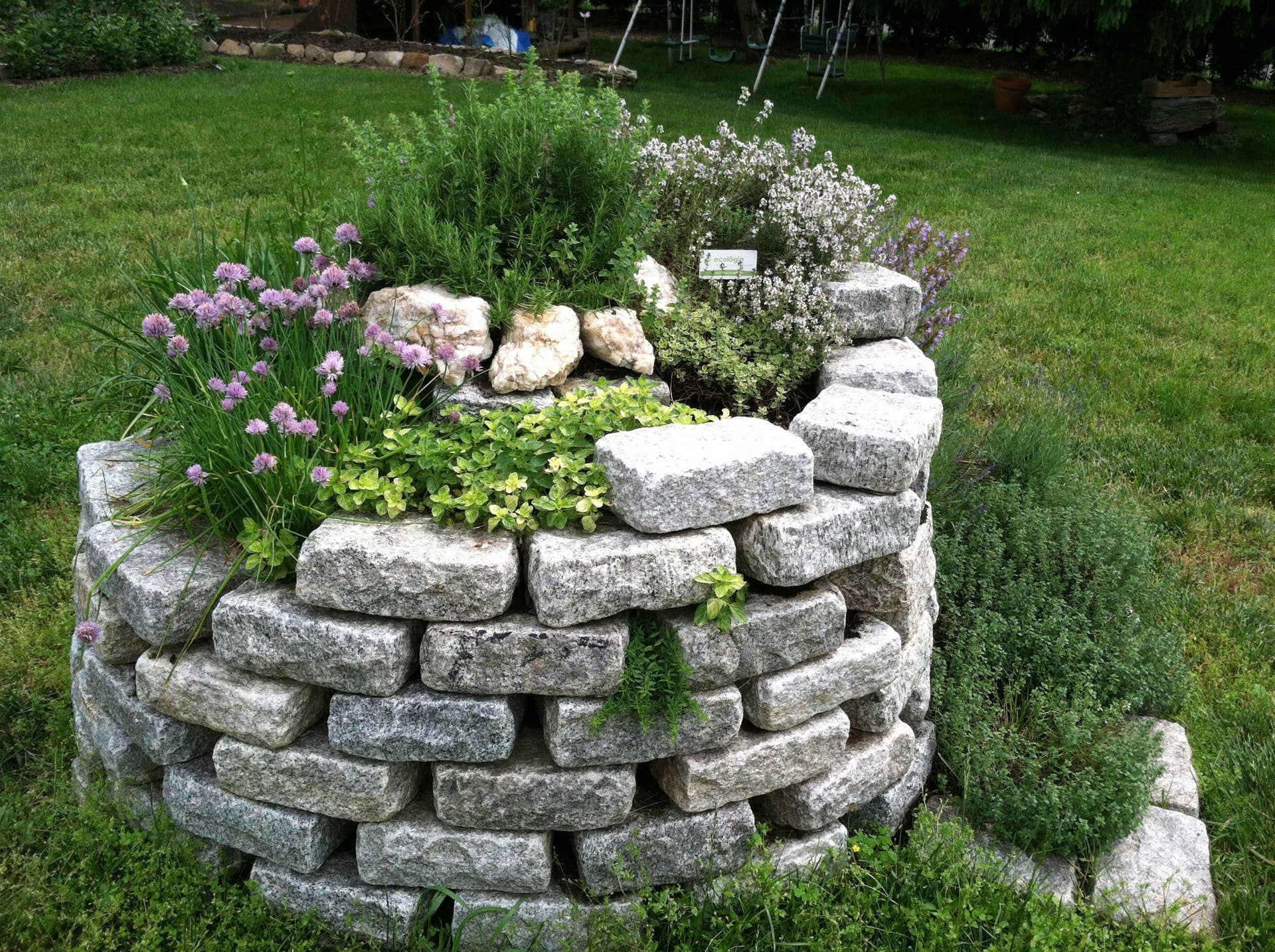How to Build an Herb Spiral (and What to Grow in It!) - Dengarden