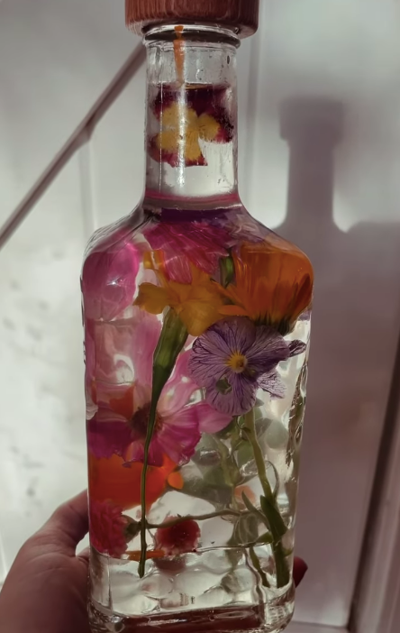 Gardener Shares Baby Oil Hack For Keeping Fresh Flowers Year-Round ...