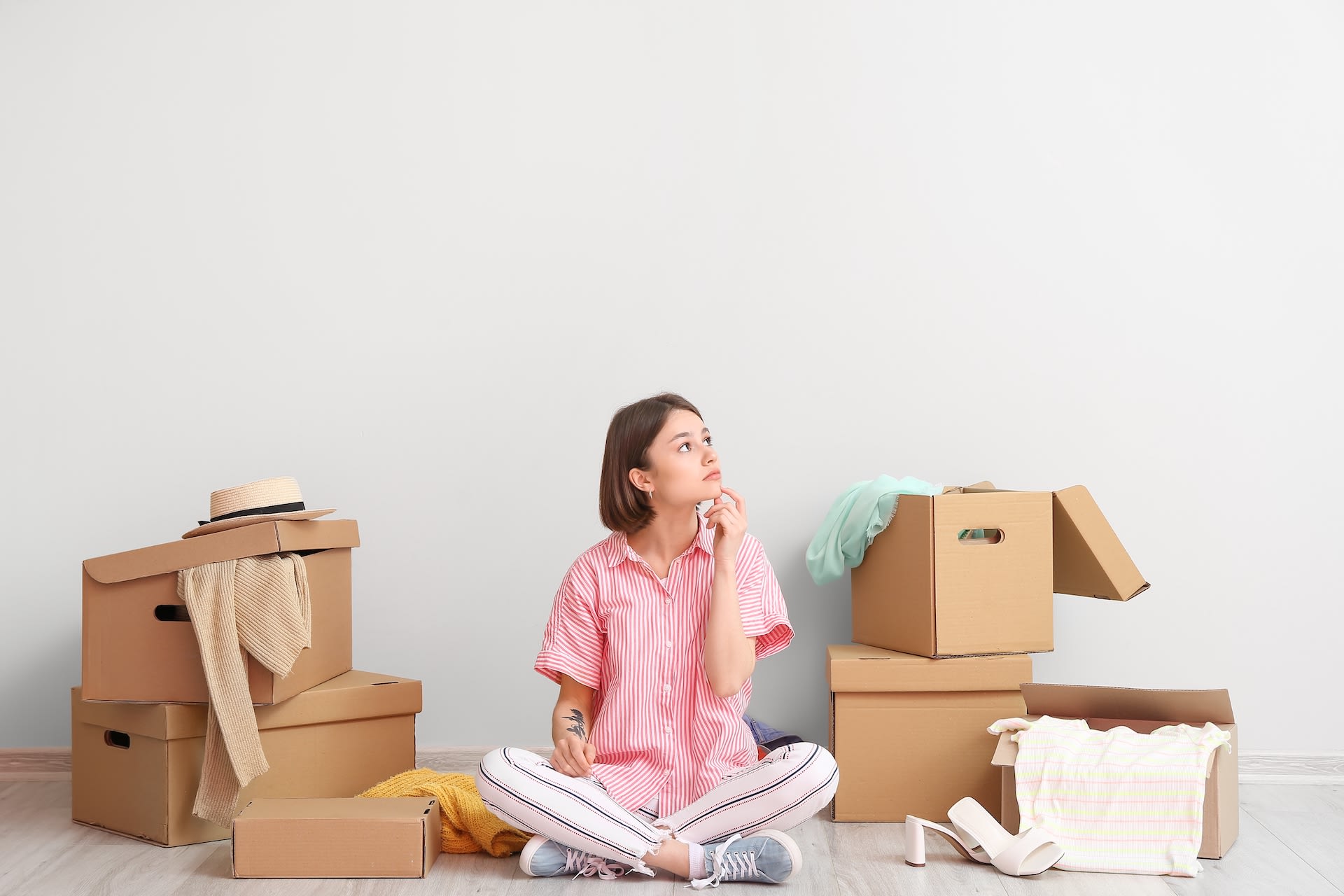 Woman's Decluttering Trick Makes the Process Less Overwhelming - Dengarden