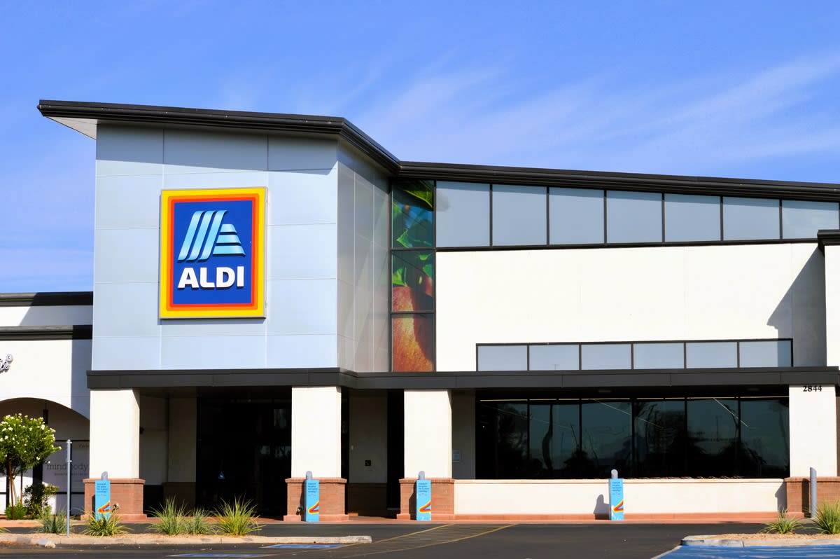 Aldi's Hummingbird Table Is Sure to Fly Off Shelves - Dengarden