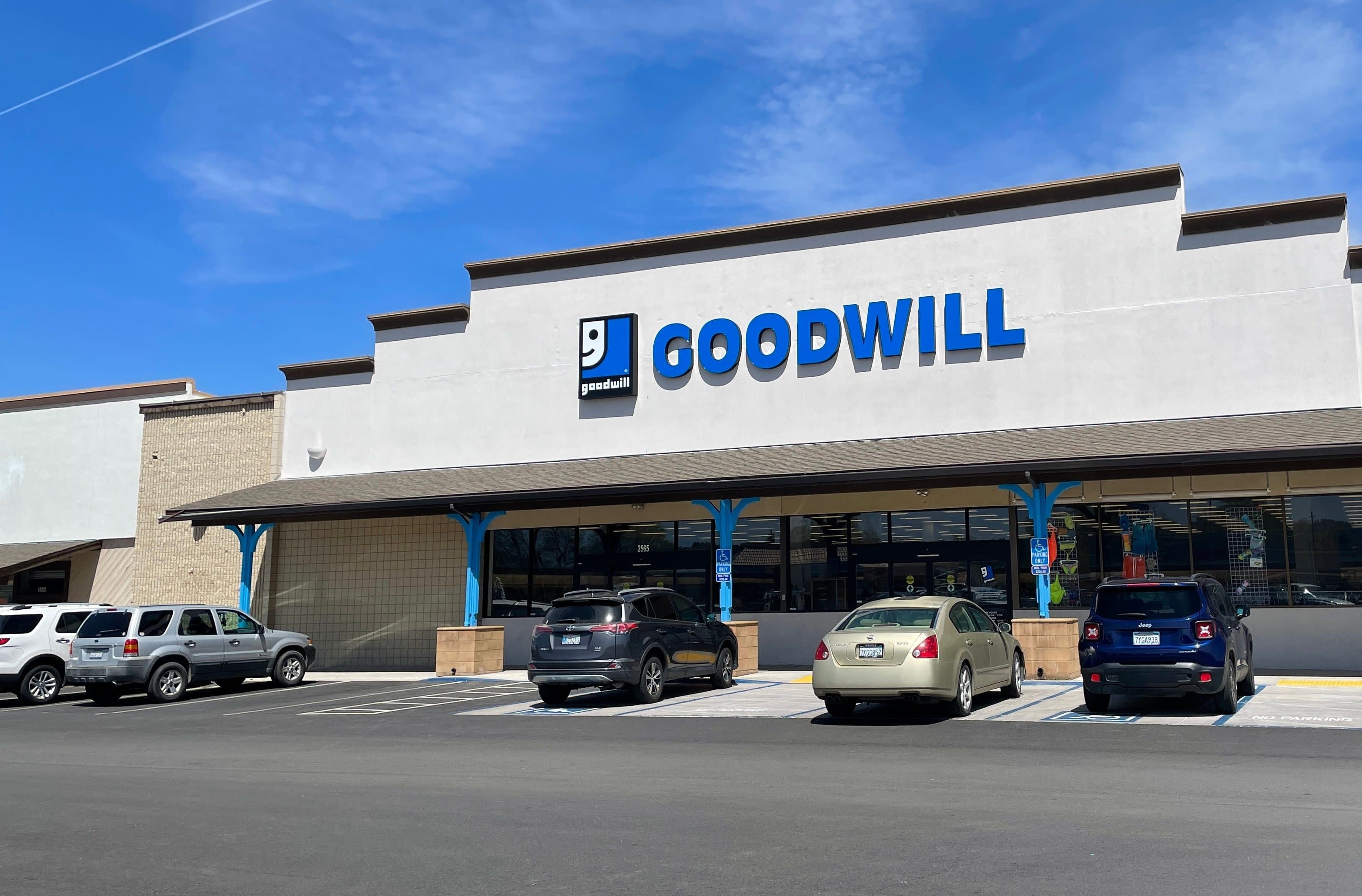 Is Goodwill Open on Memorial Day? 2025 Holiday Hours - Dengarden