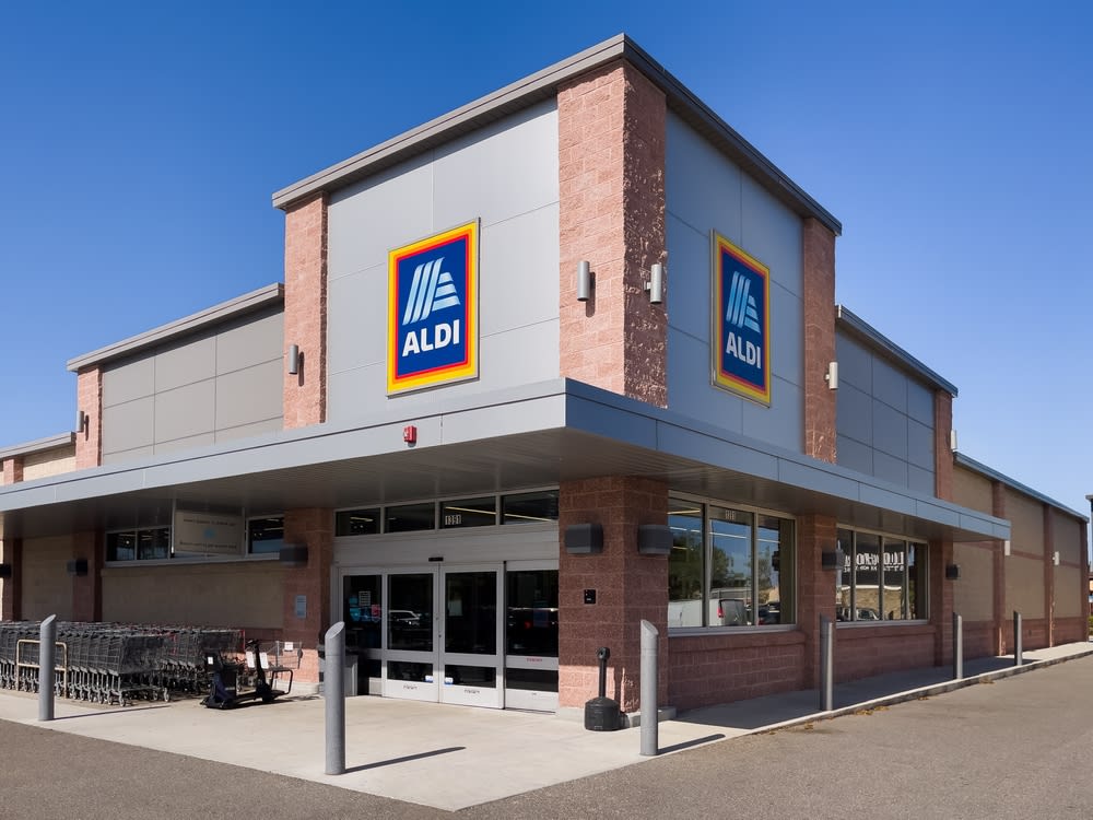 Aldi Brings Fall Vibes Early With the Arrival of Mums in Stores - Dengarden