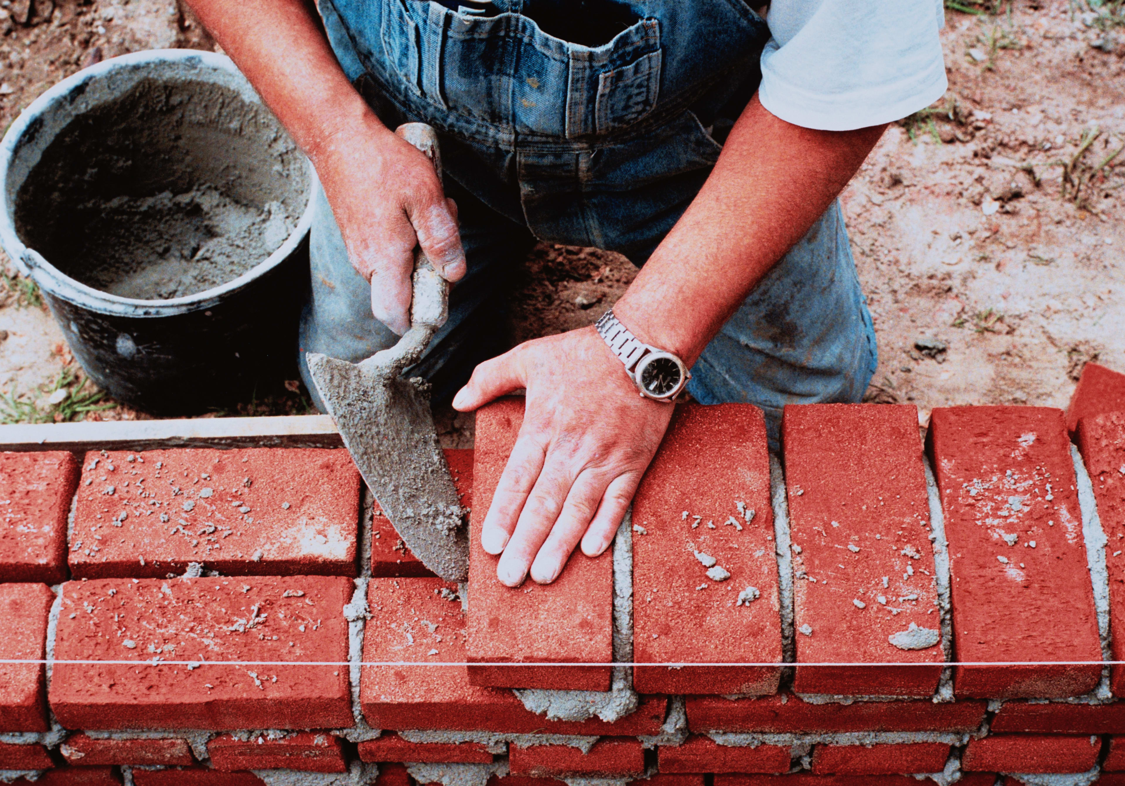 A Beginner's Guide to Bricklaying, Step by Step - Dengarden