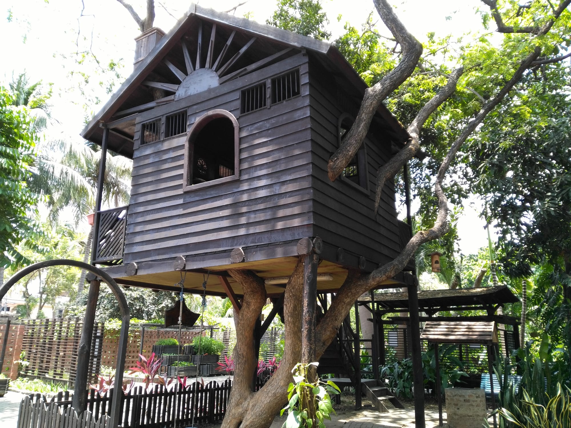 15 Treehouse Ideas - Dengarden