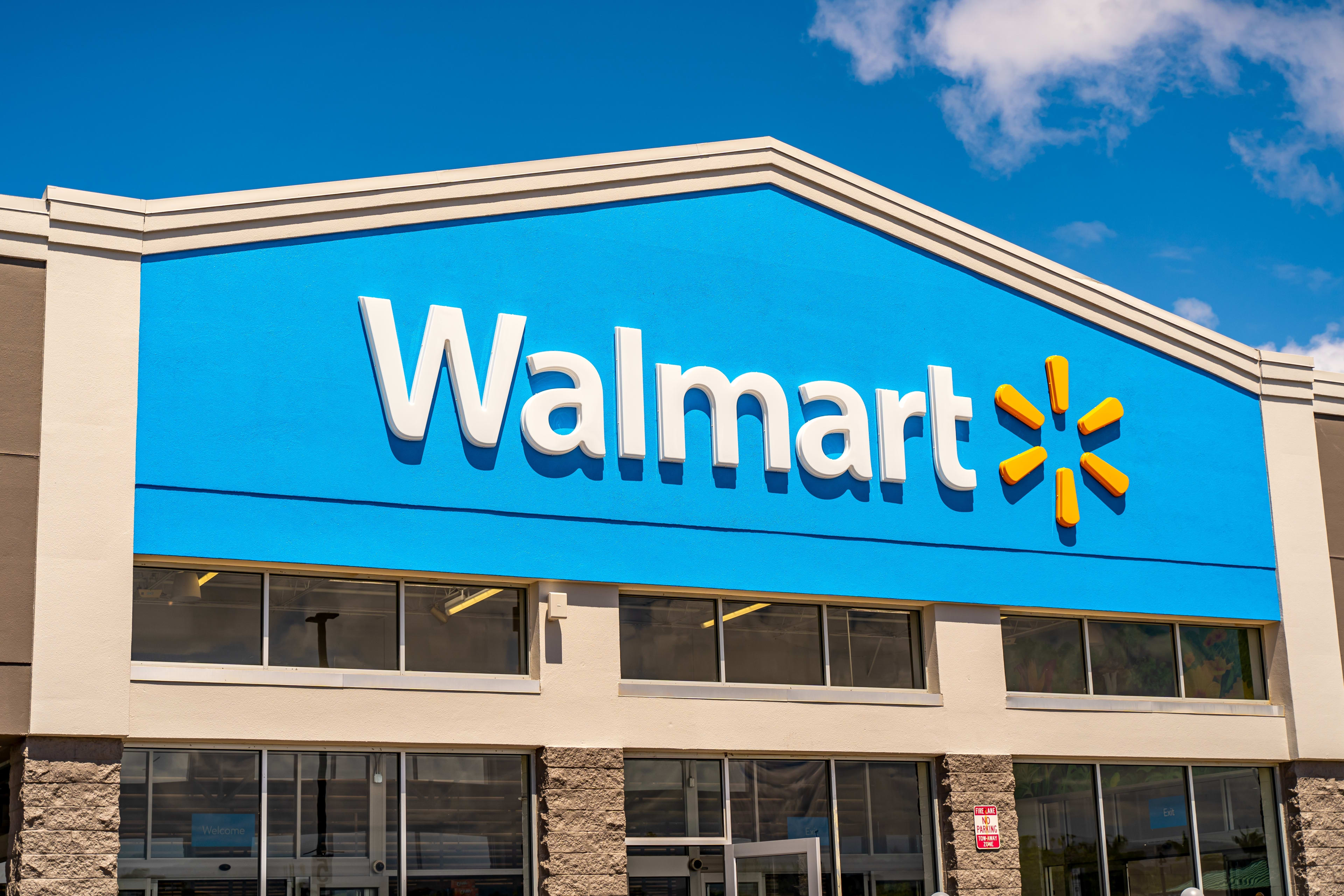 Is Walmart Open on Christmas Day? 2025 Holiday Hours - Dengarden