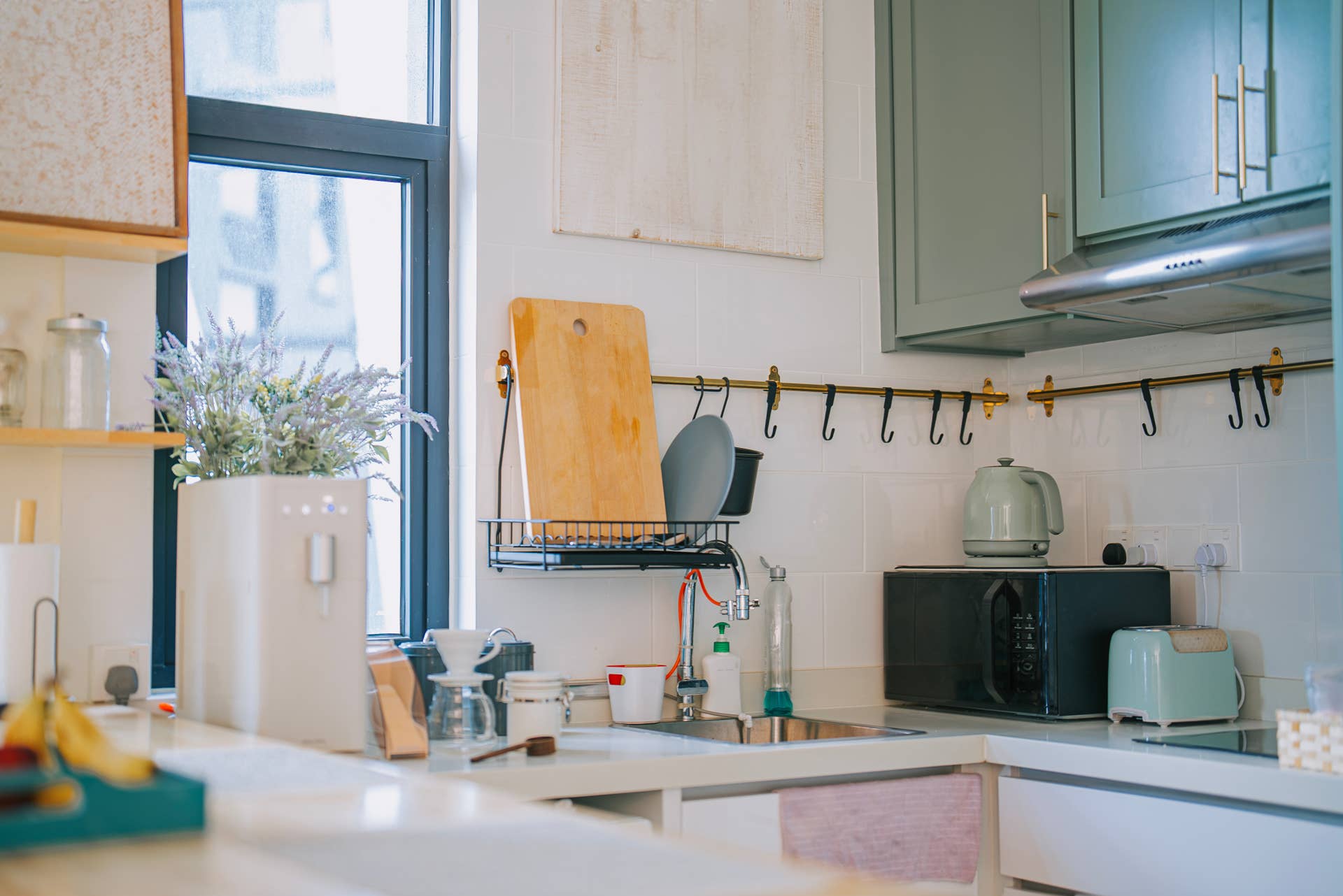 5 Space-Saving Hacks for Small Kitchens - Dengarden