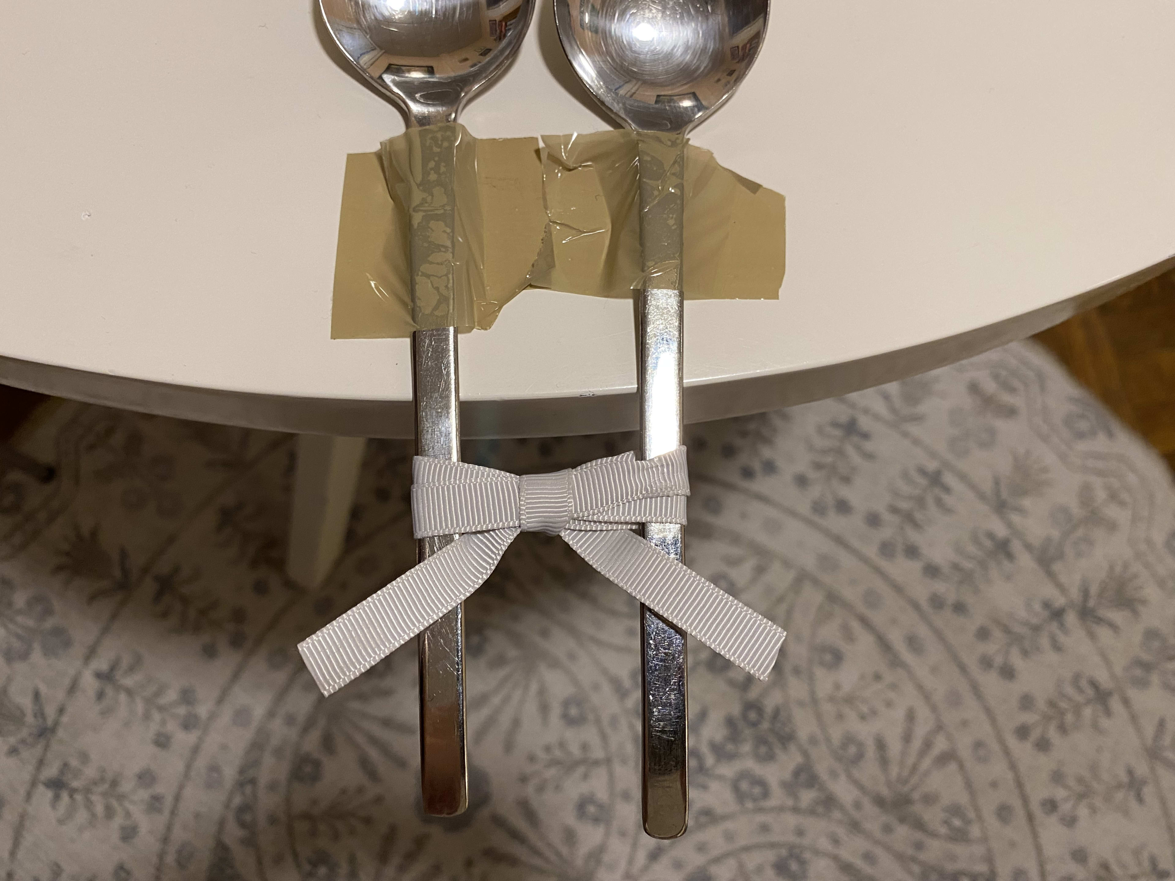 How to Tie Gift Bows Using Spoons or Forks - Dengarden