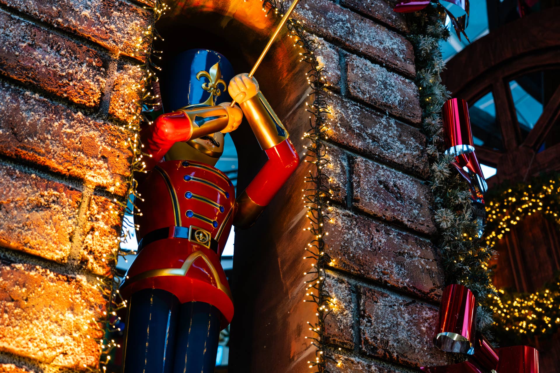 DIY This Life-Sized Nutcracker With Plant Pots - Dengarden
