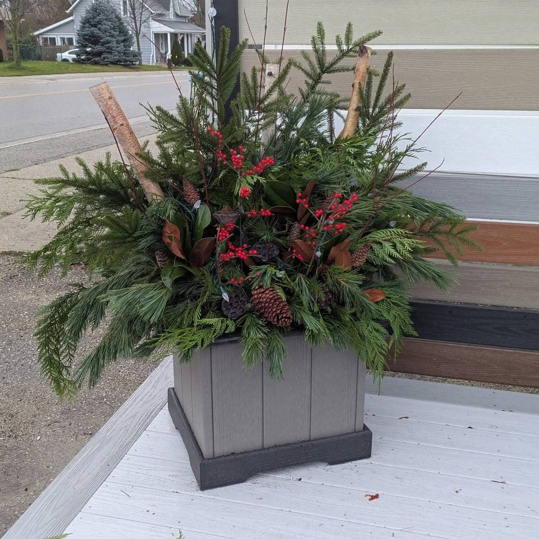 18 Winter Planter Ideas To Add Life to Your Outdoor Space - Dengarden