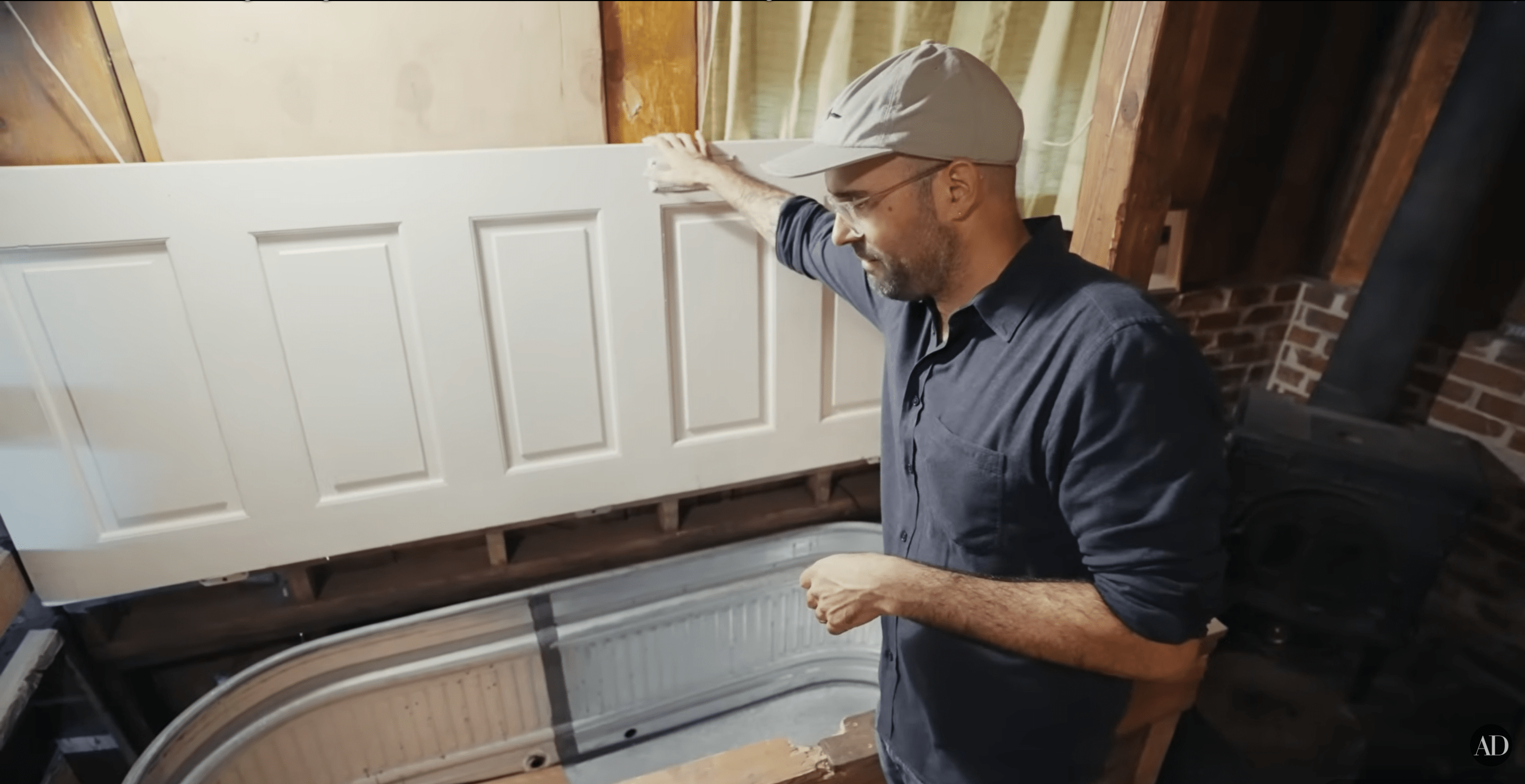 'Stranger Things' Production Designer Gives Tour of Two of the Show's ...