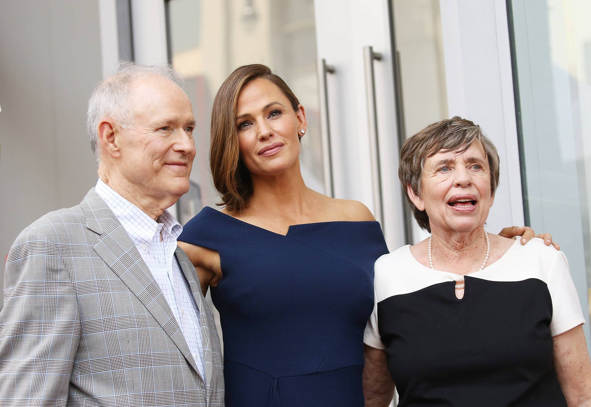 Jennifer Garner Surprised With Perfect Recreation of Childhood Kitchen ...