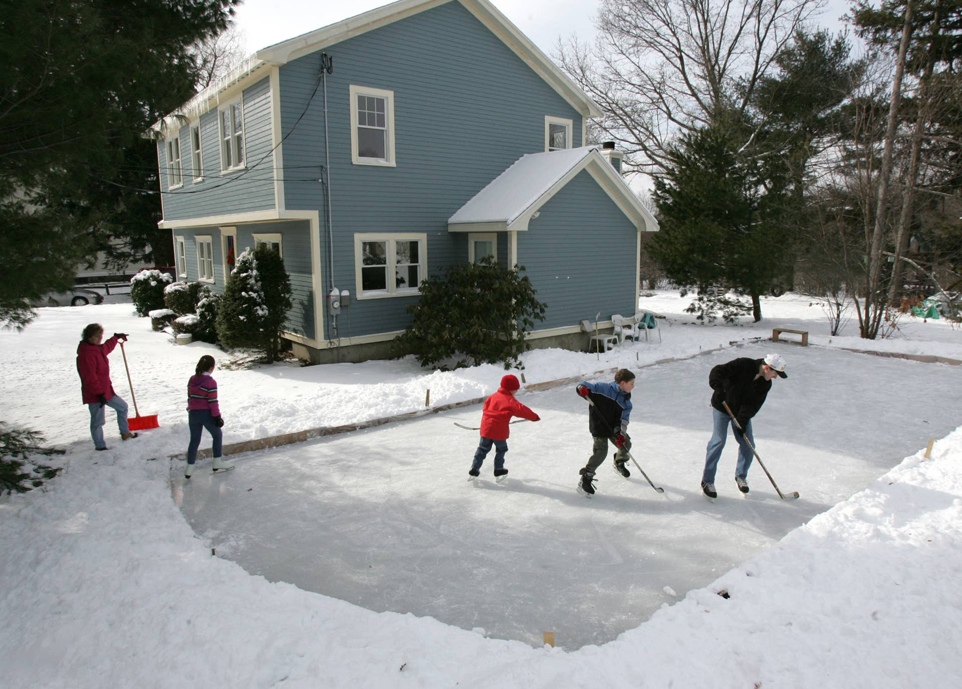 How to Build a Backyard Ice Rink - Dengarden