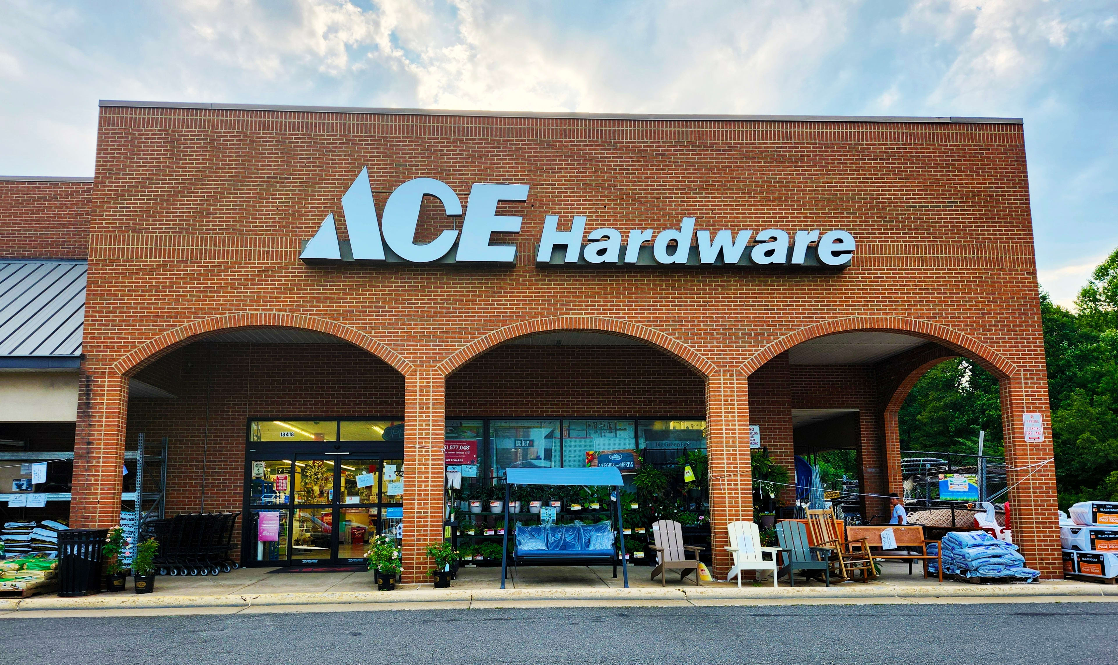 Is Ace Hardware Open on Christmas? 2025 Holiday Hours - Dengarden