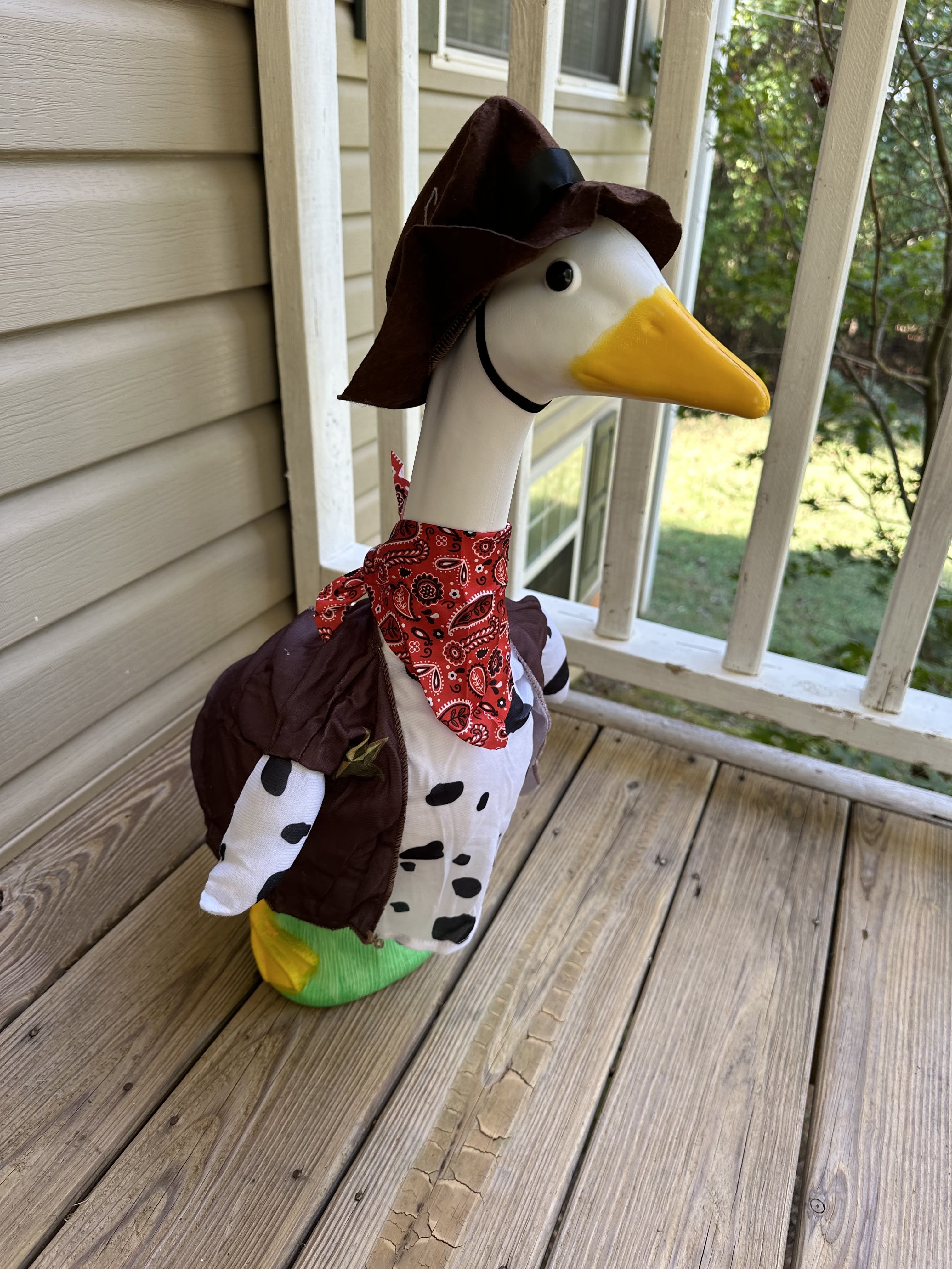 This Retro Porch Decor Trend Is Everywhere Again - Dengarden