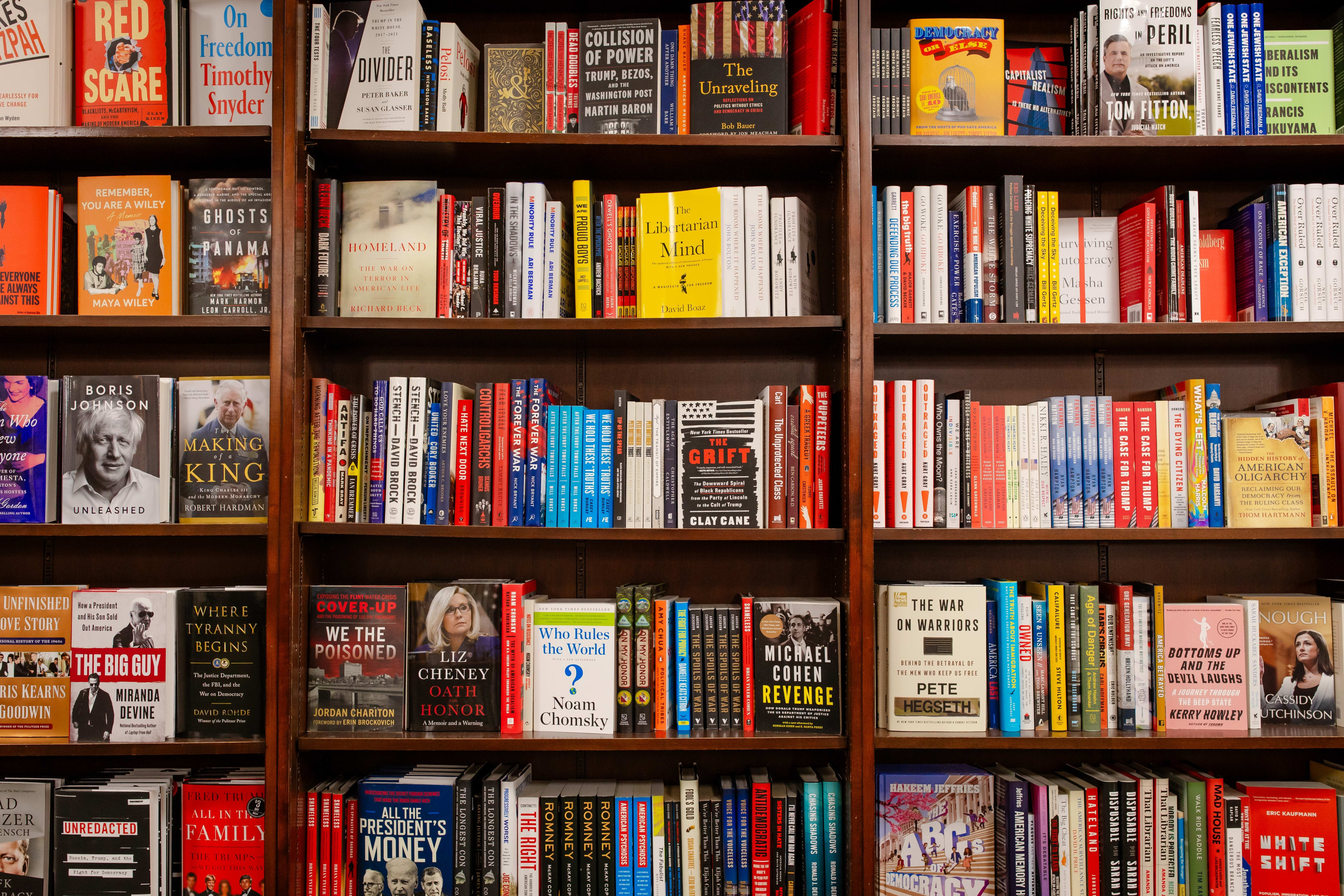 DIY 'Mini Book' Display Keeps Track of Your Favorite Reads - Dengarden